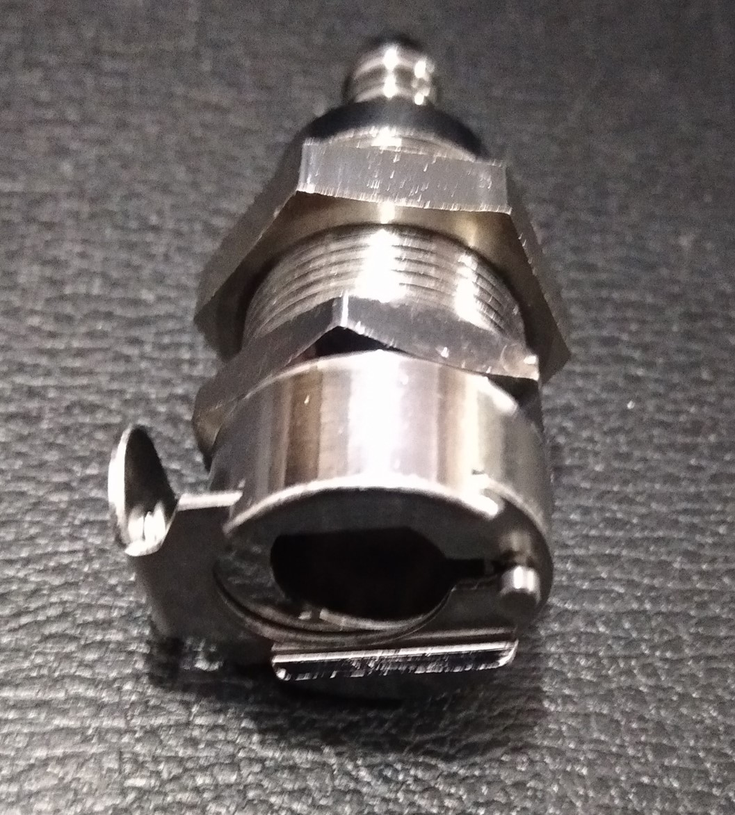 LCD16004 1/4 Hose Barb Valved Panel Mount Coupling Body