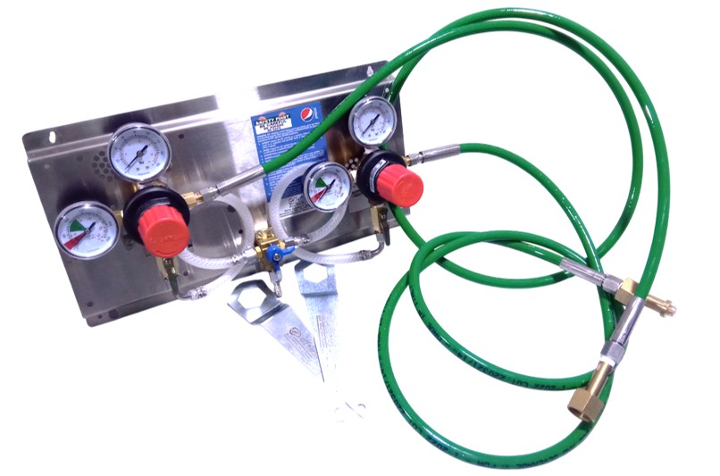 WALL MOUNTED REGULATOR WITH CHANGE OVER