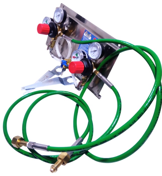 WALL MOUNTED REGULATOR WITH CHANGE OVER