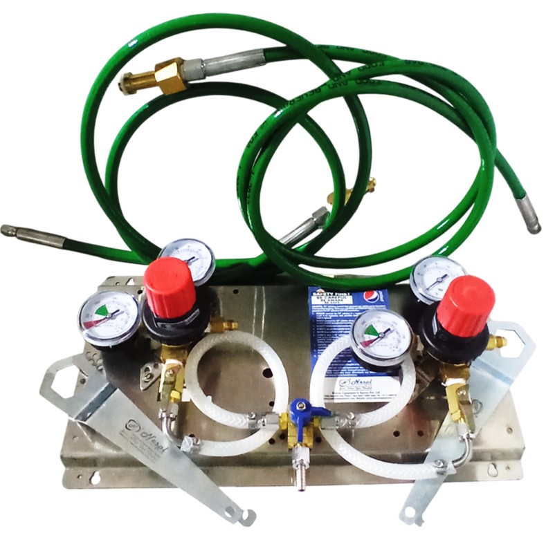WALL MOUNTED REGULATOR WITH CHANGE OVER